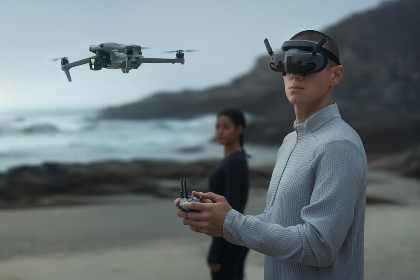 DJI 飞行眼镜 3 - 第一视角，沉浸体验 - DJI 大疆创新